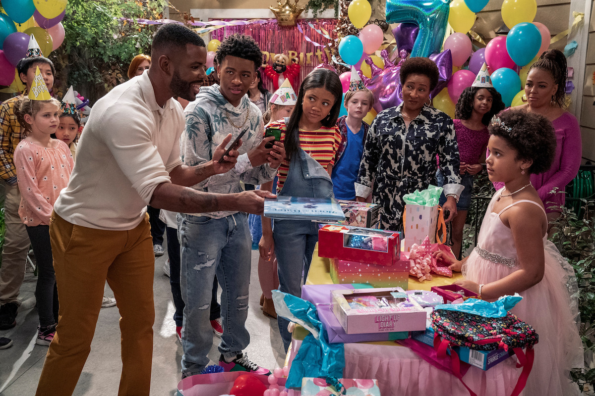 15 Best Sitcoms That Are Always Great For a Good Laugh - Netflix Tudum