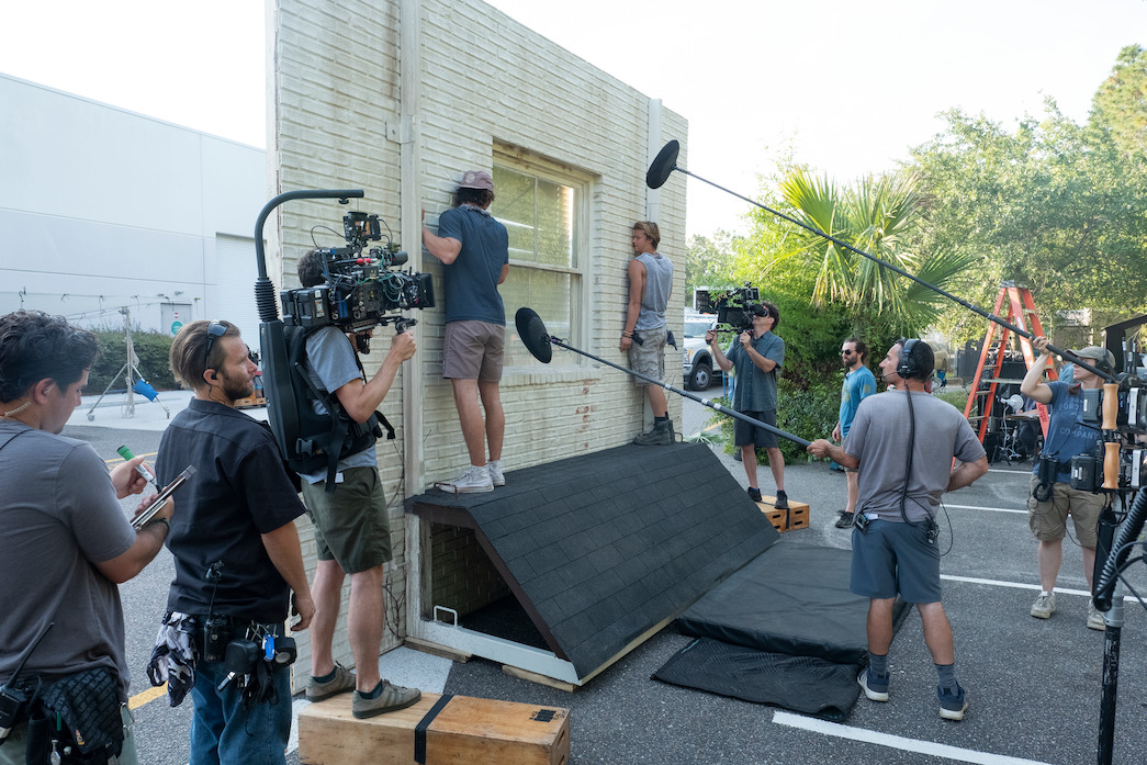 Go Behind the Scenes of ‘Outer Banks’ With These Photos - Netflix Tudum