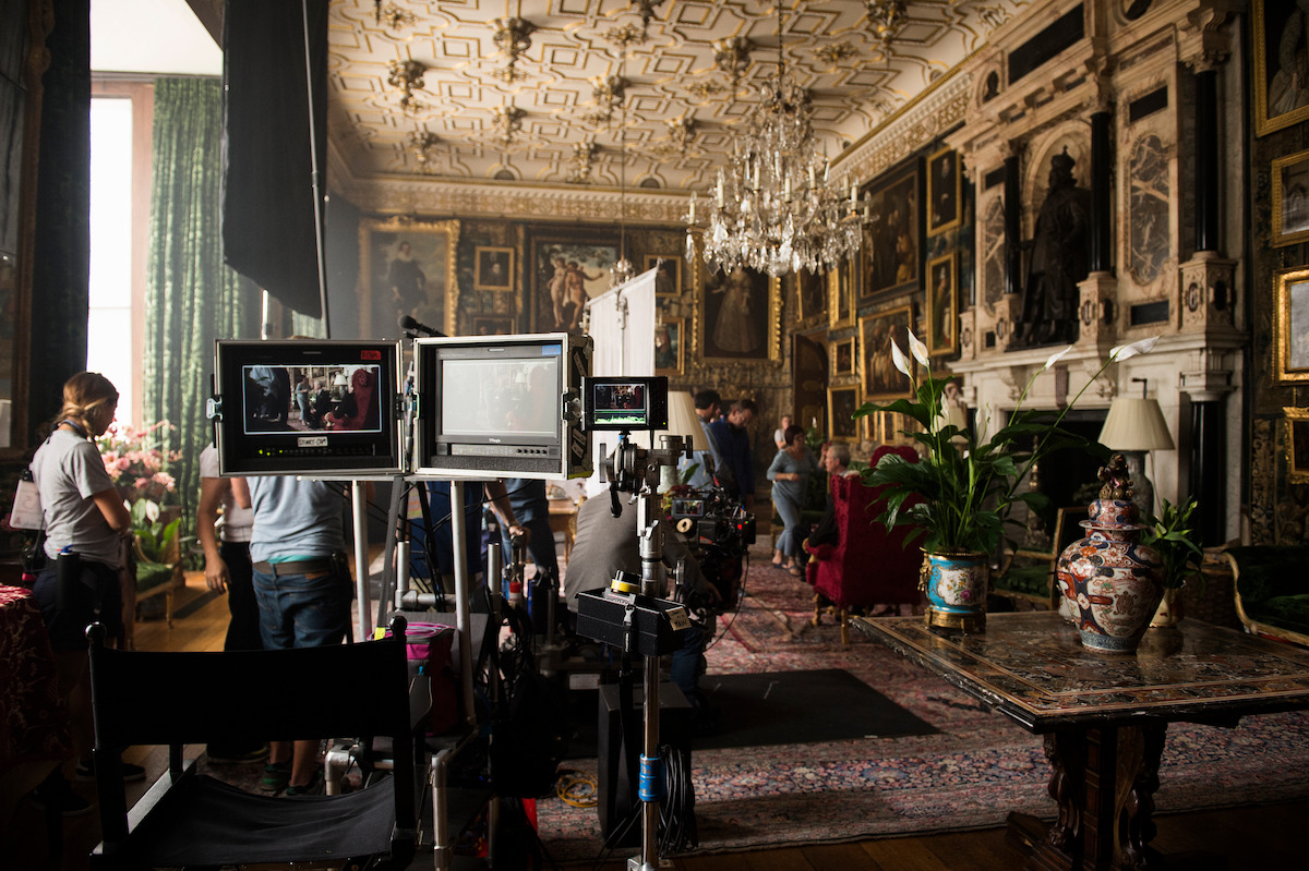 ‘The Crown’ Stars Behind the Scenes Photo Gallery - Netflix Tudum