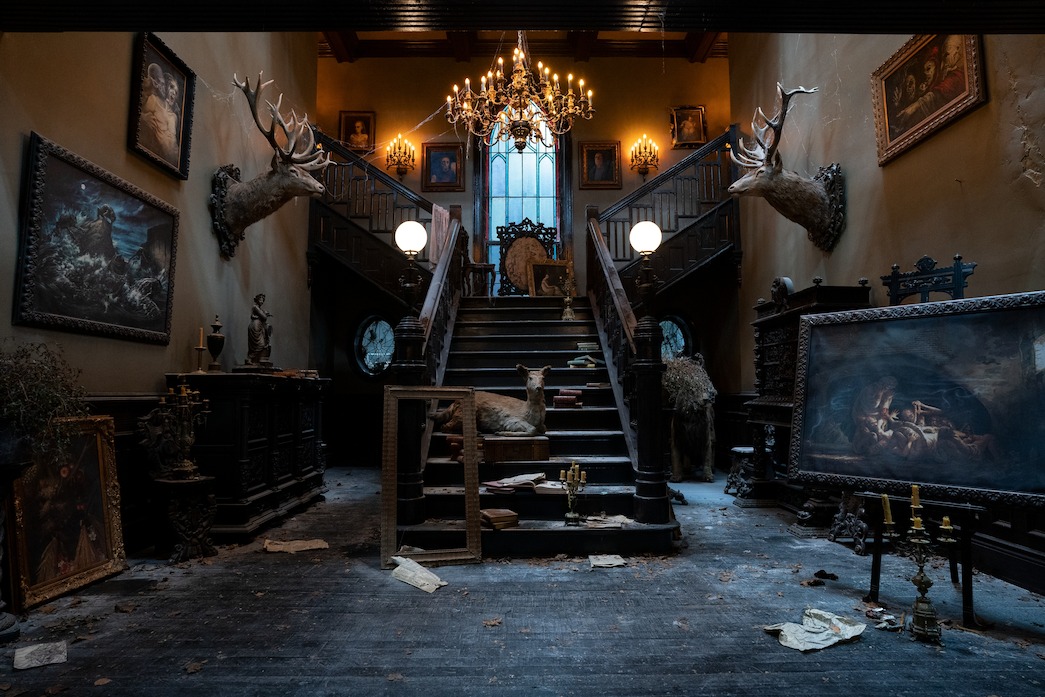 Pickman’s Model Cabinet of Curiosities Behind the Scenes - Netflix Tudum