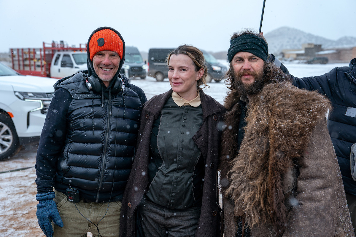 Pete Berg, Betty Gilpin, and Taylor Kitsch Talk New Series 'American Primeval' - Netflix Tudum