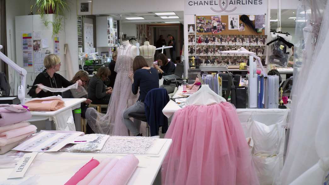 10 Best Fashion TV Shows For Extremely Stylish Streaming - Netflix Tudum