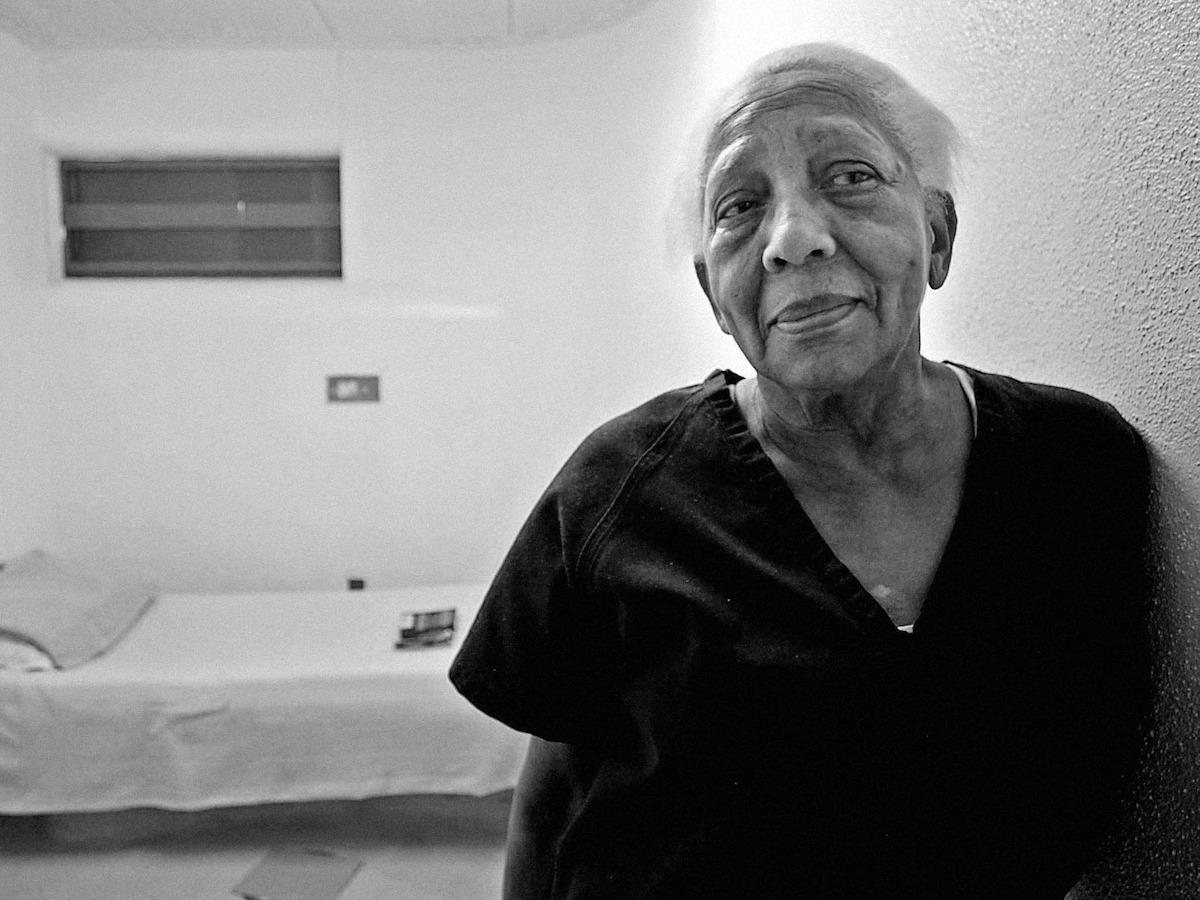 7 Infamous Women Criminals Who Rival the Bishop in ‘Red Notice ...