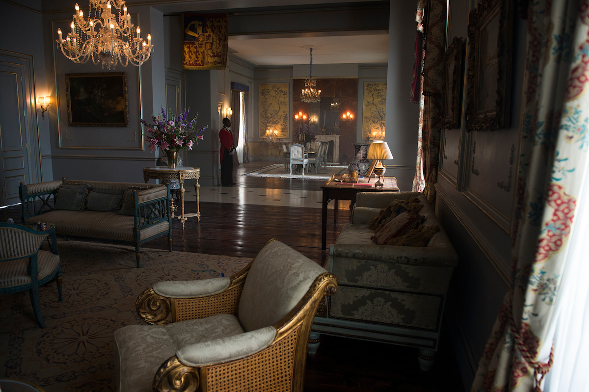 ‘The Crown’ Stars Behind the Scenes Photo Gallery - Netflix Tudum