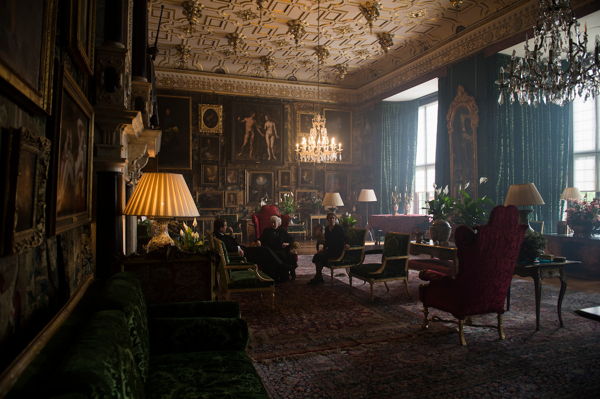 ‘The Crown’ Stars Behind the Scenes Photo Gallery - Netflix Tudum