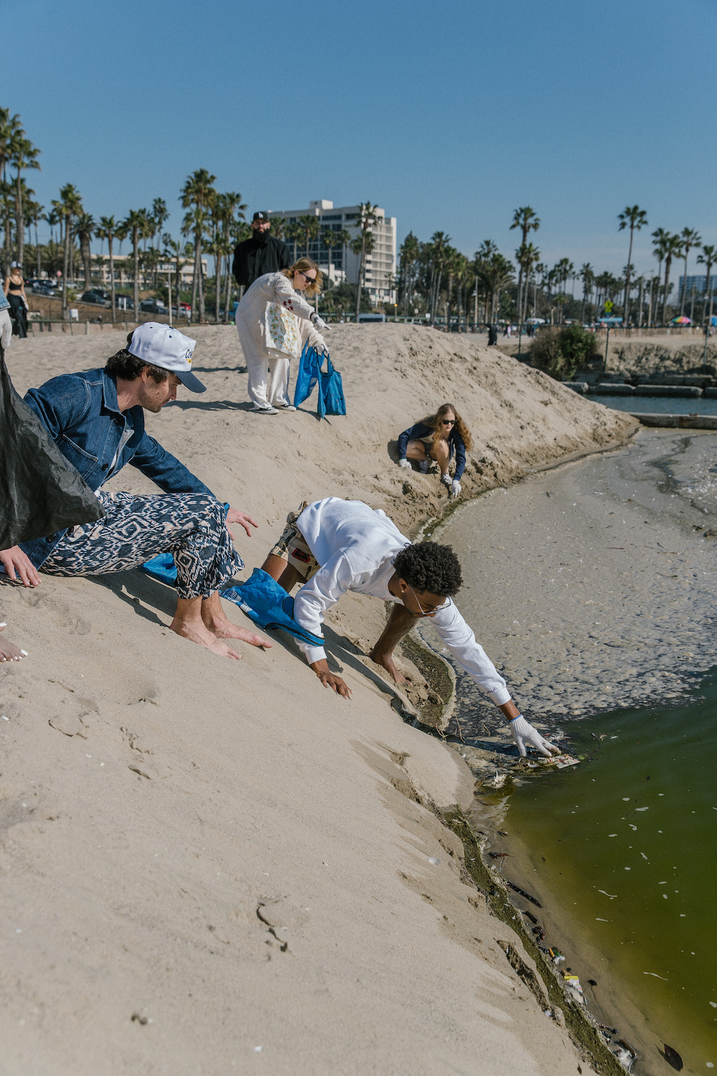 The Outer Banks Cast Cleaned Up Santa Monica’s Coastline After ...
