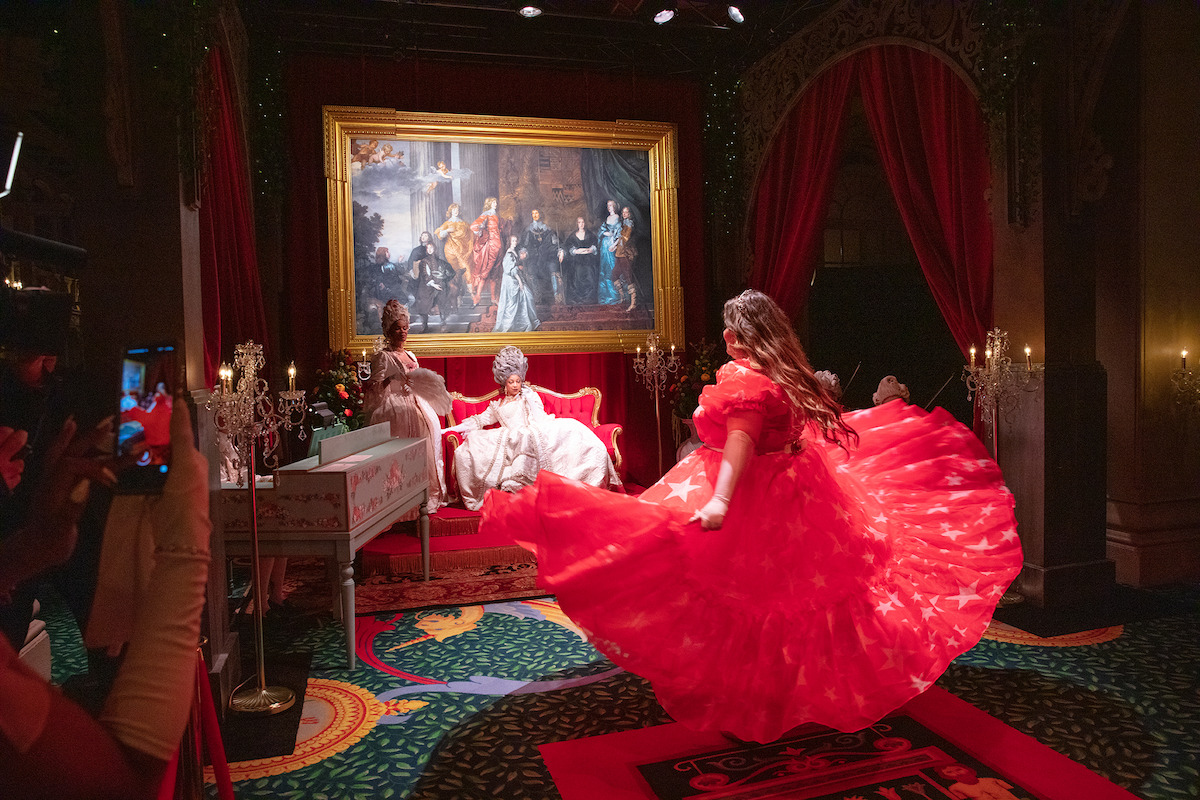 What’s the ‘Bridgerton’ Ball Like? Inside the Regency Fantasy - Netflix ...