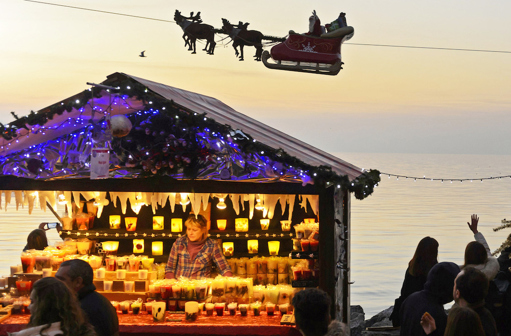 Real Life Holiday Towns Like 1000 Miles From Christmas - Netflix Tudum