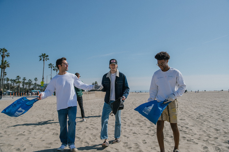 The Outer Banks Cast Cleaned Up Santa Monica’s Coastline After ...