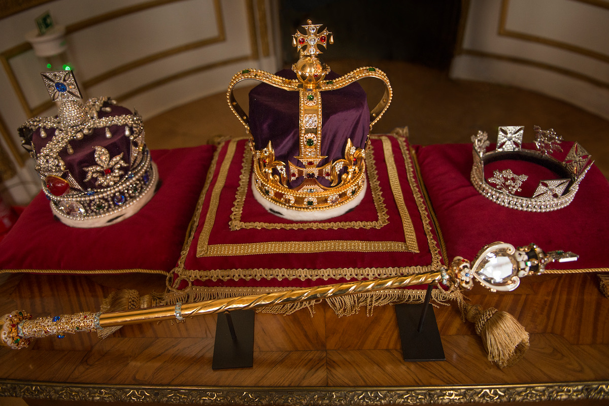 ‘The Crown’ Stars Behind the Scenes Photo Gallery - Netflix Tudum