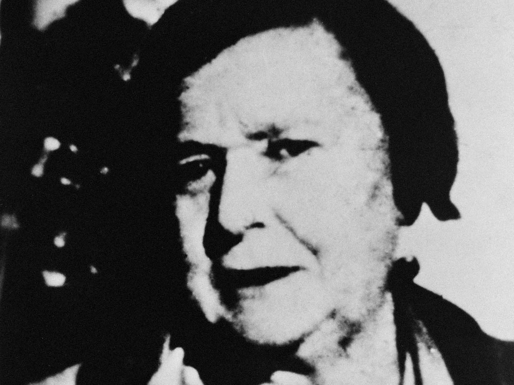 7 Infamous Women Criminals Who Rival the Bishop in ‘Red Notice ...