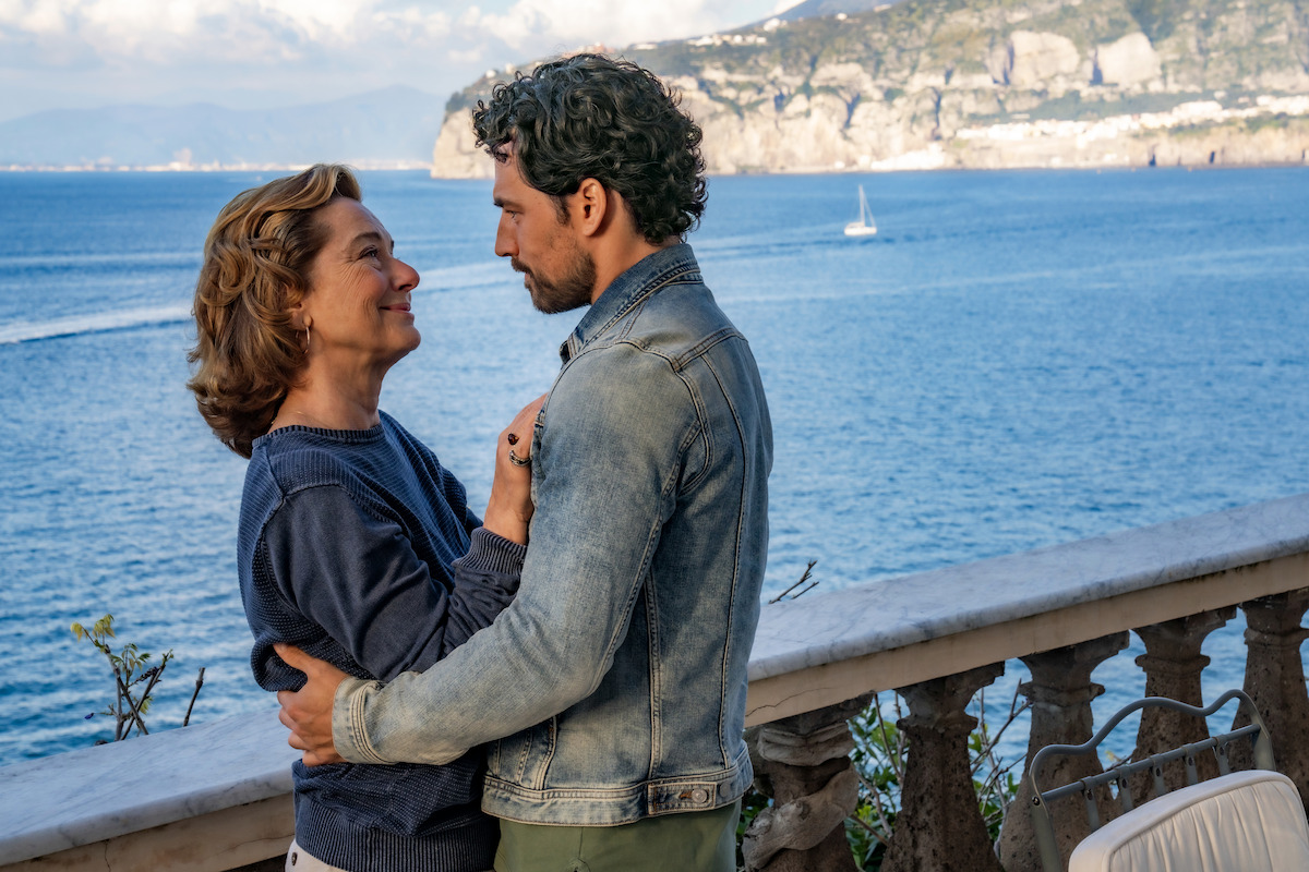 Deceitful Love: Plot, Release Date, Cast - Netflix Tudum