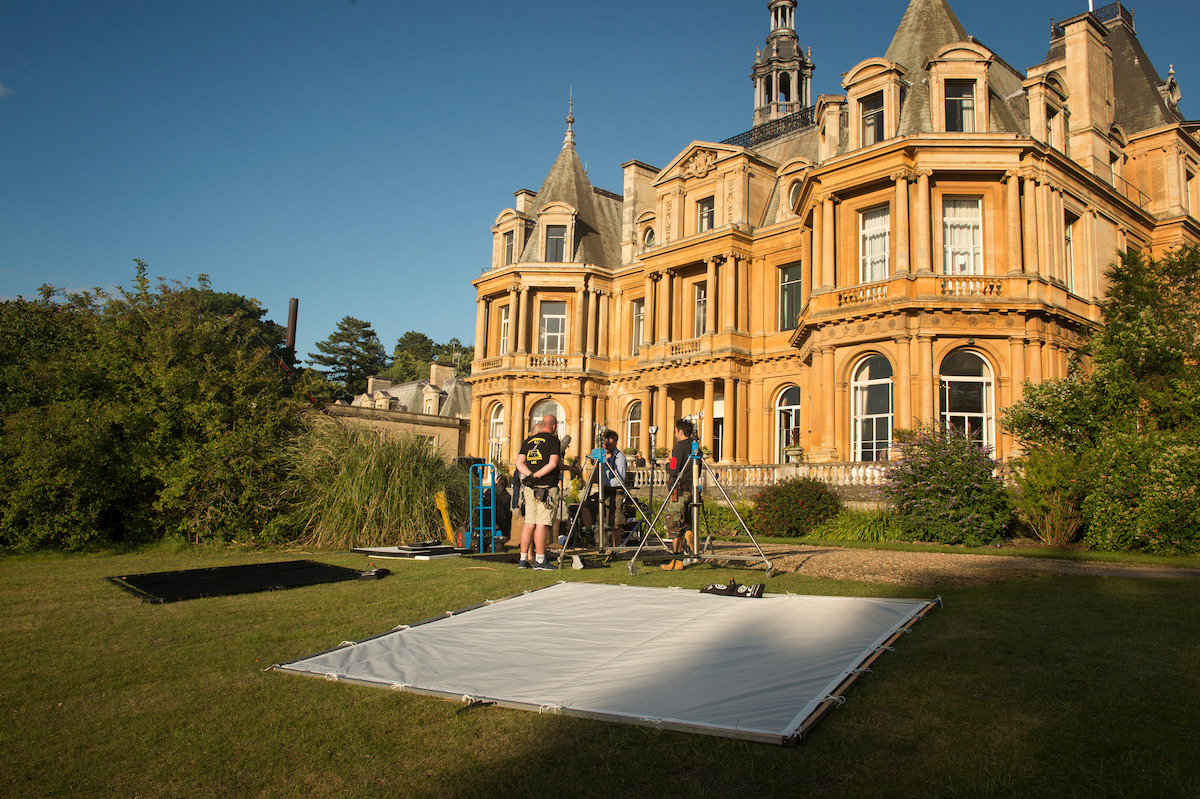 ‘The Crown’ Stars Behind the Scenes Photo Gallery - Netflix Tudum