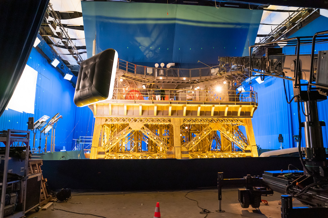 Was Murder Mystery 2 Jennifer Aniston Stunt Really Filmed On Eiffel Tower? - Netflix Tudum