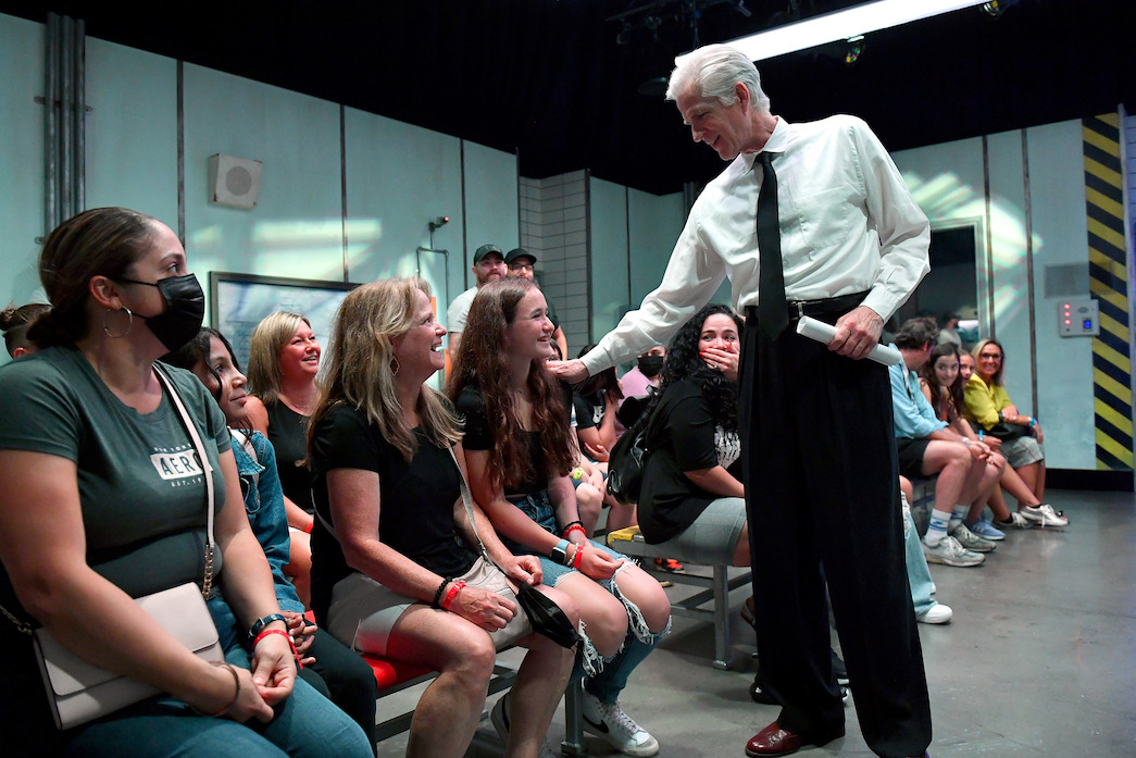 See Matthew Modine surprise fans at Stranger Things: The Experience ...