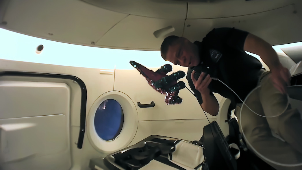 The Top 10 Things We Learned from ‘Return to Space’ - Netflix Tudum