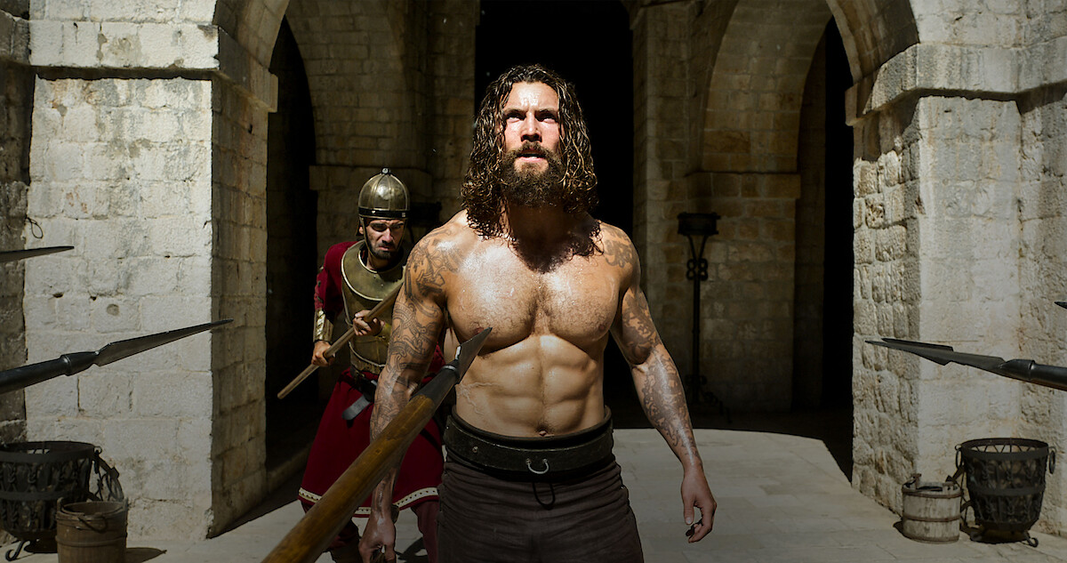 Vikings: Valhalla: How Leo Suter and the Cast Got Their Bodies to Glow ...