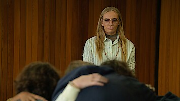 Billionaires' Bunker: Cast, Photos, Where to Stream - Netflix Tudum