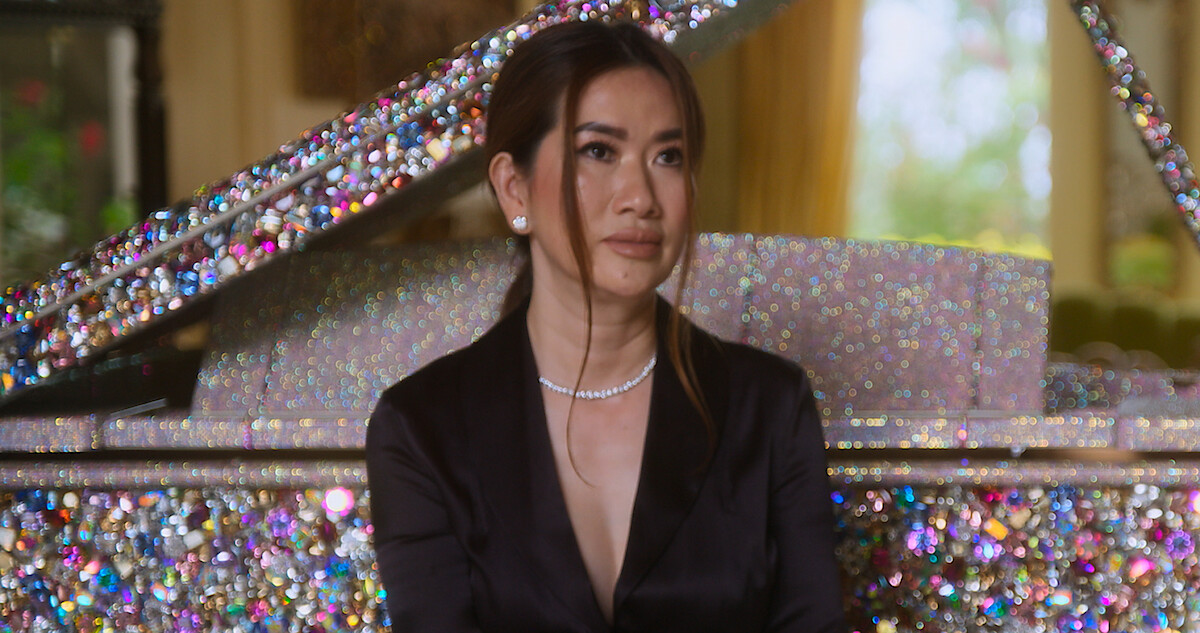 Mimi Gets A Swarovski Crystal Toilet Bling Empire S2e7 Netflix Tudum