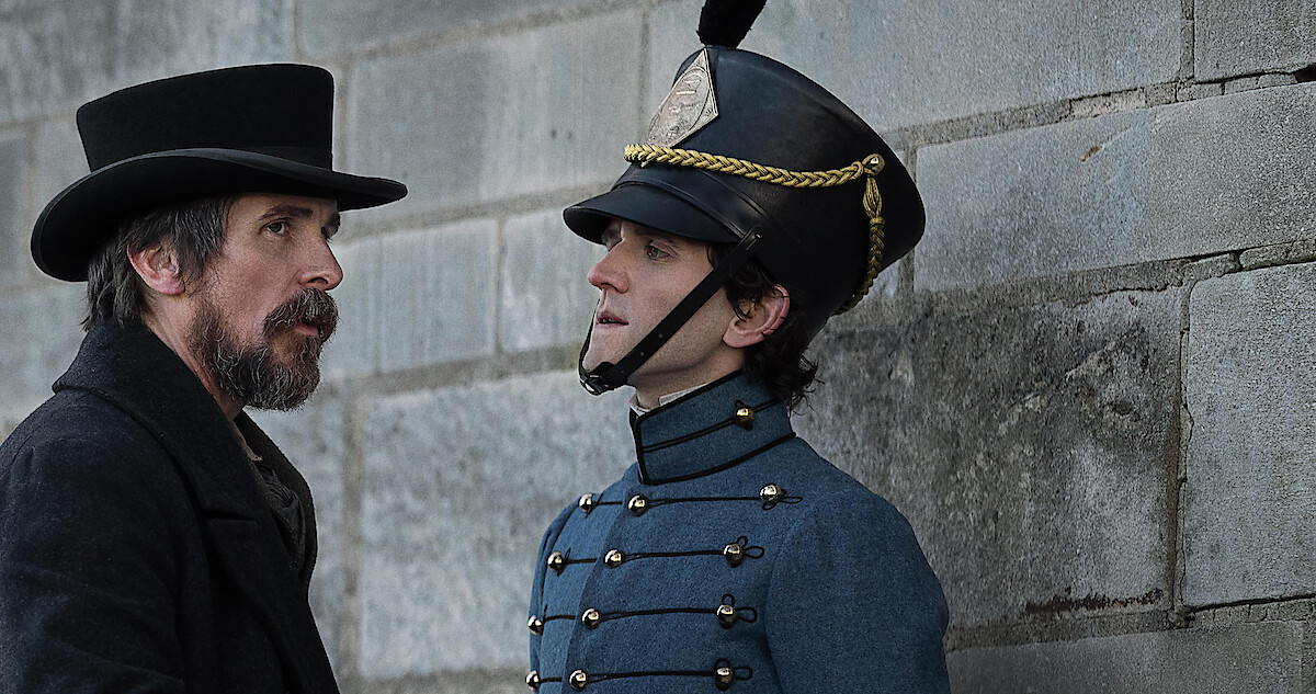 Who Plays Edgar Allan Poe in The Pale Blue Eye? - Netflix Tudum Who Plays Edgar Allan Poe in The Pale Blue Eye? - Netflix Tudum