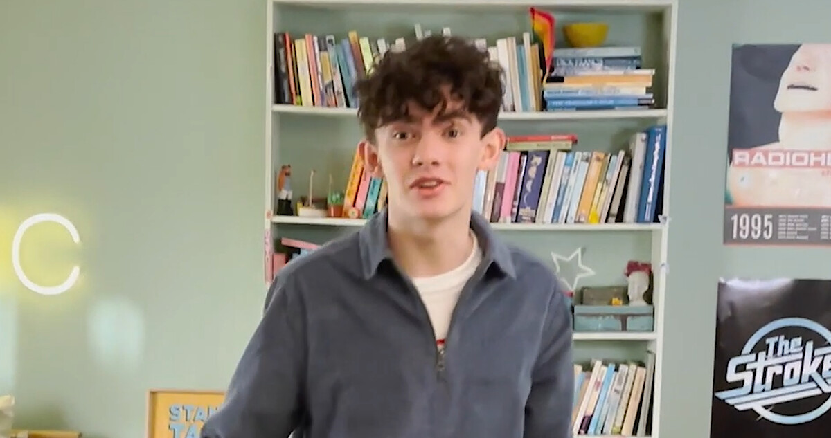 Joe Locke Shows Us Charlie's Room | Heartstopper | Netflix - Netflix Tudum