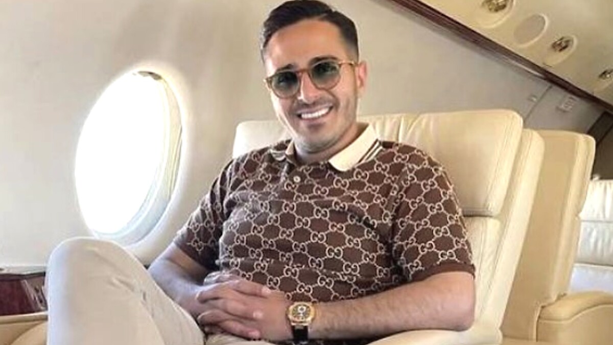 Who Is The Tinder Swindler Heres Where Simon Leviev Is Now Netflix Tudum