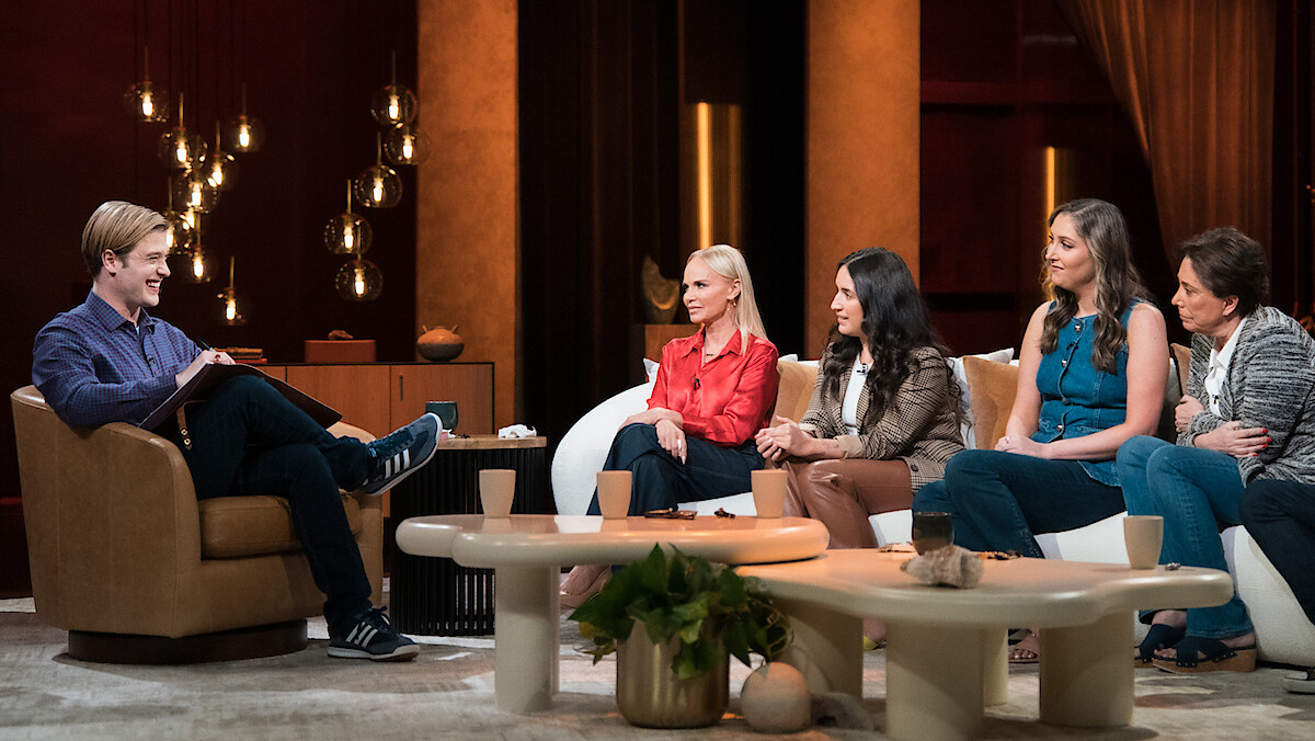 Kristin Chenoweth Connected With Her Late Mother on Tyler Henry’s Live ...